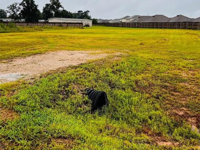 511 Ashlawn Dr, Conroe, TX 77303