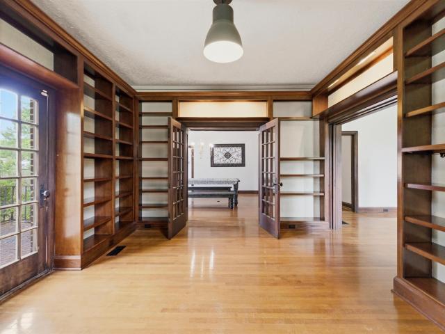 511 E Cambridge Avenue