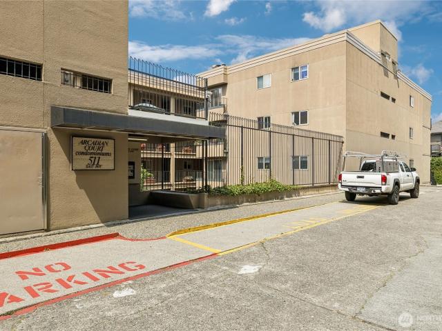 511 E Roy St # 213
