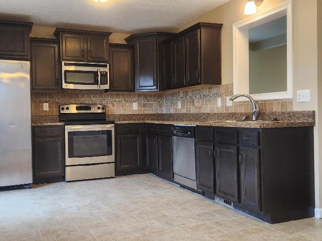 511 Falkland Circle
