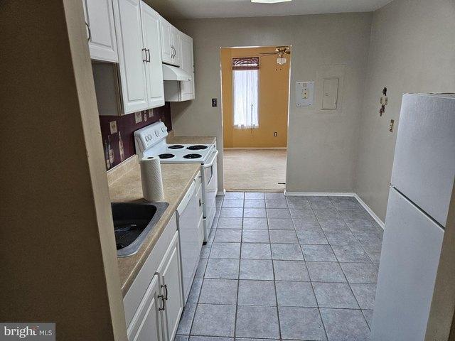 511 Florida Ave Apt 201, Herndon, VA 20170