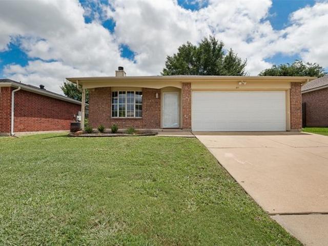 511 Hollyberry Dr, Mansfield, TX 76063