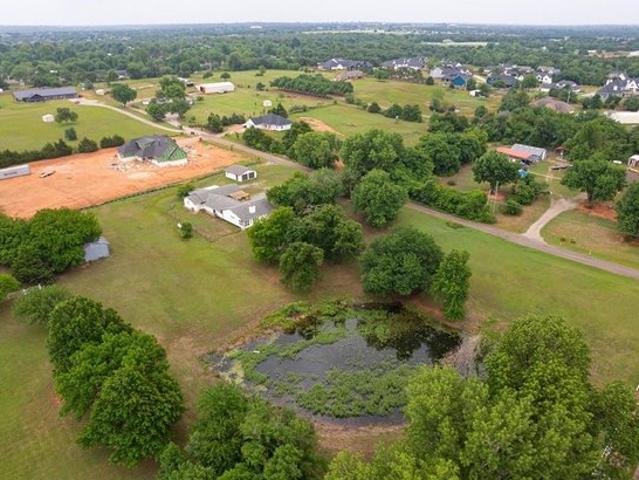 511 Highland Hills Dr, Edmond, OK 73034