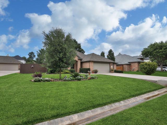 511 Oak Ridge Grove Circle