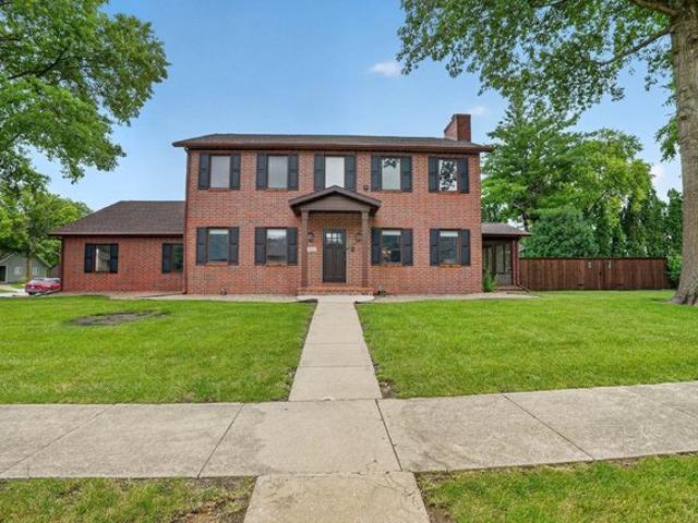 511 Olympic Dr, Waterloo, IA 50701