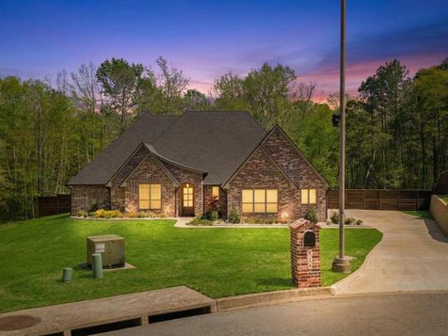 511 Lost Creek Cir, Longview, TX 75605