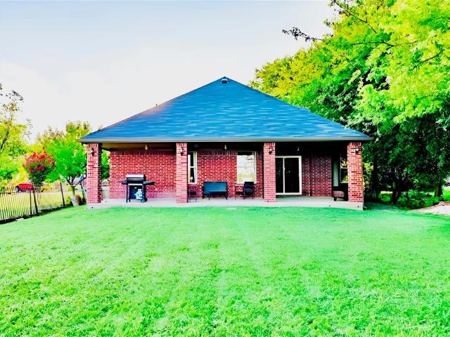 511 Lakeside Drive
