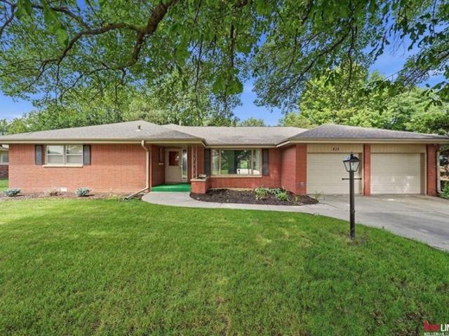 511 Lakewood Dr, Lincoln, NE 68510