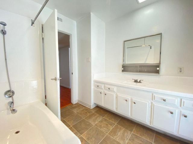 511 N Kenmore 2 Bedroom Apartment for Rent at 511 N Kenmore Ave, Los Angeles, CA 90004 Wilshire Center Koreatown