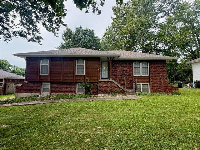 511 NE 1st St, Blue Springs, MO 64014