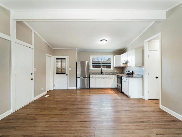 511 Saunders Place #B