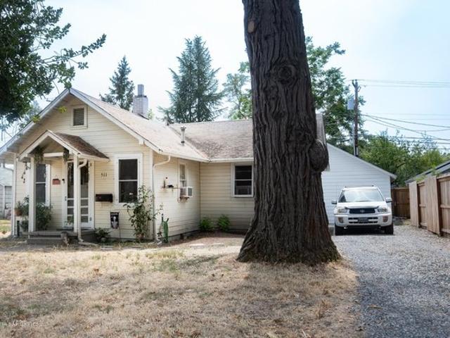 511 SE I St, Grants Pass, OR 97526