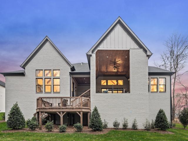 511 St Charles Dr