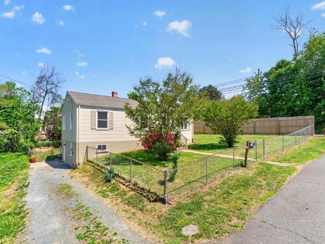 511 Stonehenge Ave
