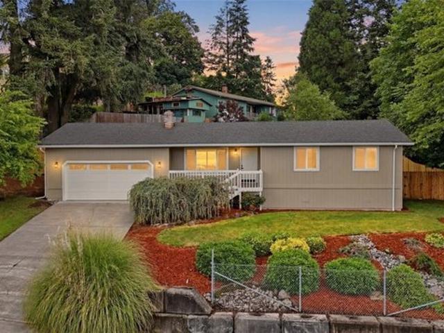 511 W 3rd St, La Center, WA 98629