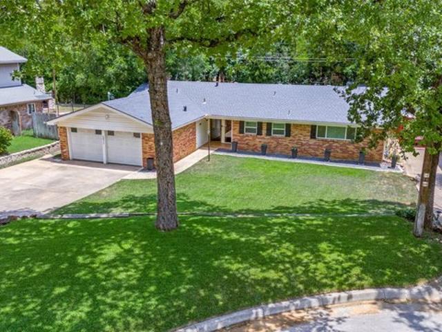 511 Westcliff Dr, Euless, TX 76040