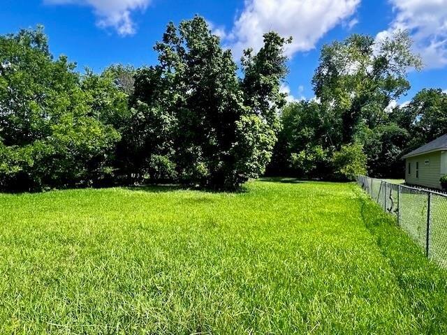 5125 Clover Dr, Houston, TX 77033