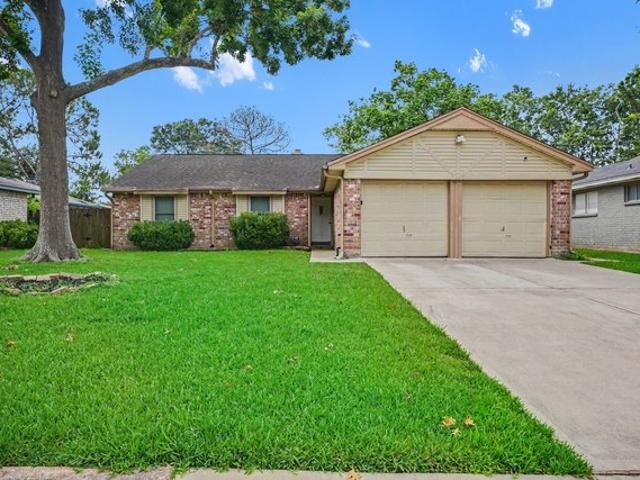 5127 Royal Pkwy, Friendswood, TX 77546
