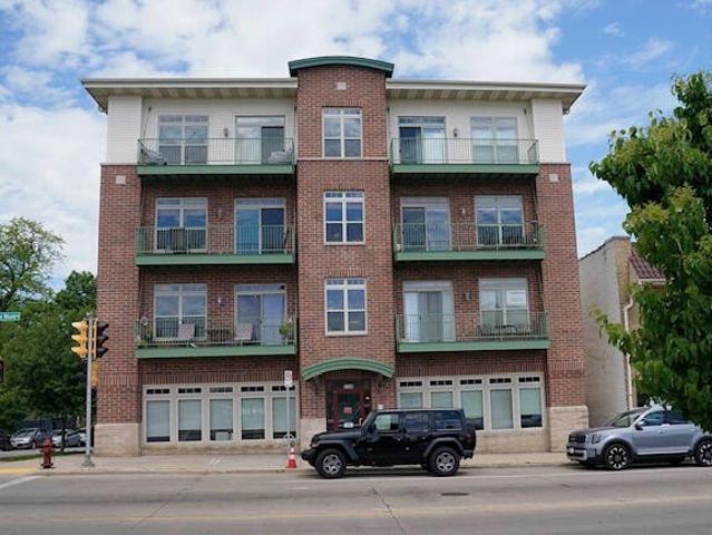 5128 W Blue Mound Rd Unit 201, Milwaukee, WI 53208