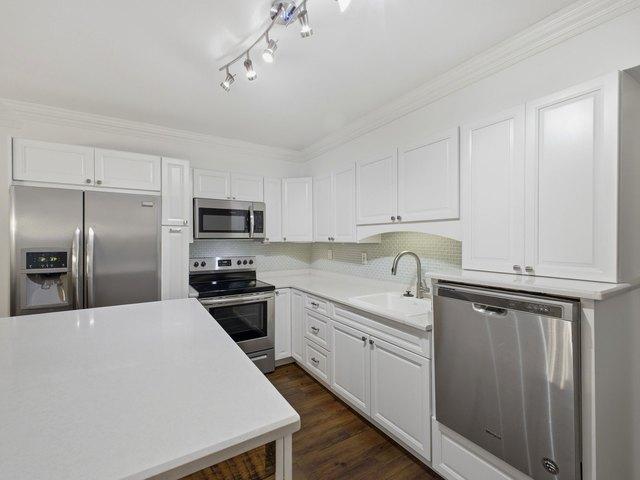 5120 NE 22nd Ave, Lighthouse Point, FL 33064