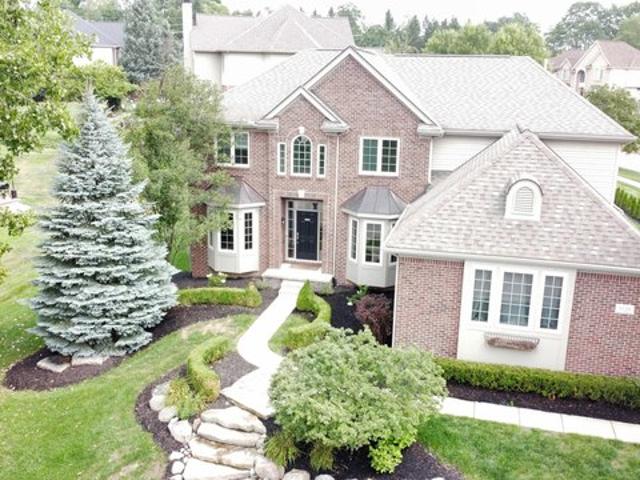 5120 Parkgate Dr, Commerce Township, MI 48382