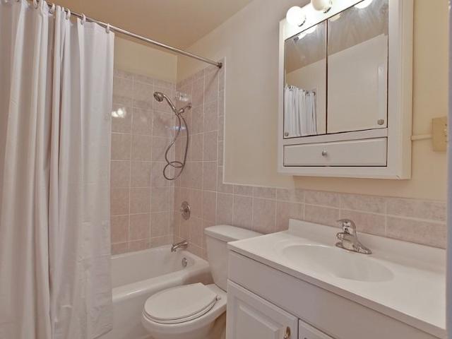5121 S. Kenwood, LLC 5 Bedroom Apartment for Rent at 5121 S Kenwood Ave, Chicago, IL 60615 Hyde Park