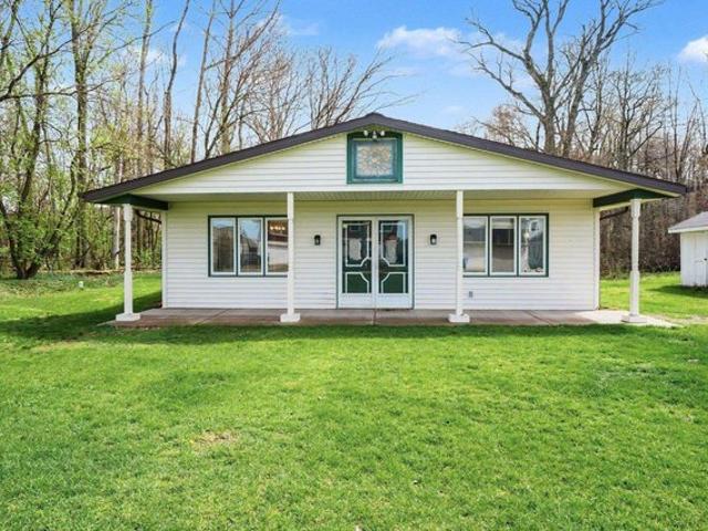 51220 Maplewood Dr, Elkhart, IN 46514