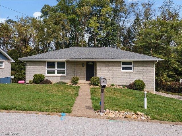 51235 Burrwood Dr, Saint Clairsville, OH 43950
