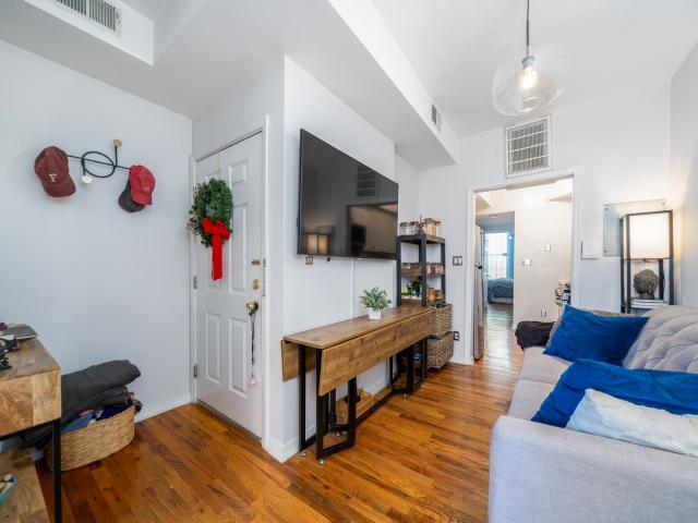 512 1St St # 4