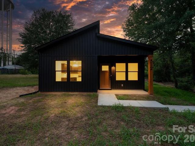 512 28th St SW, Hickory, NC 28602