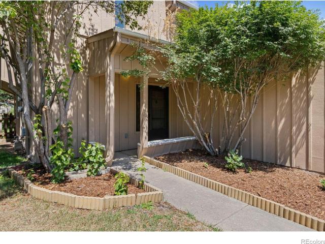 512 514 Strachan Drive