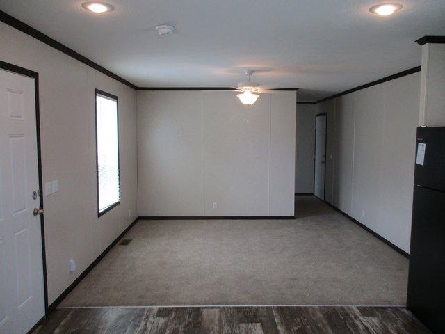 512 Cour Louis St, Warren, MI 48091