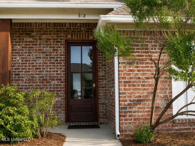 512 Carpenter Cove