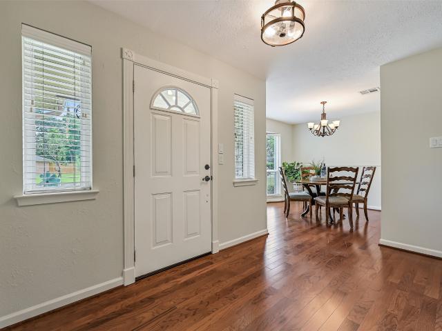 512 Castlelake Drive