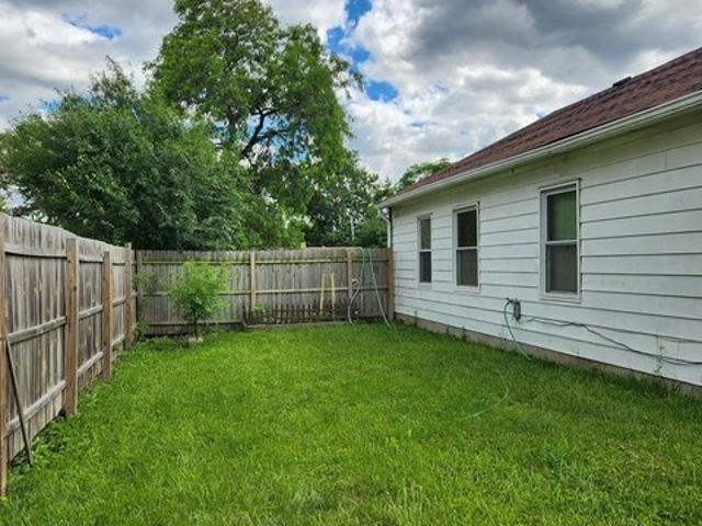 512 Cherry Cir, Glenview, IL 60025