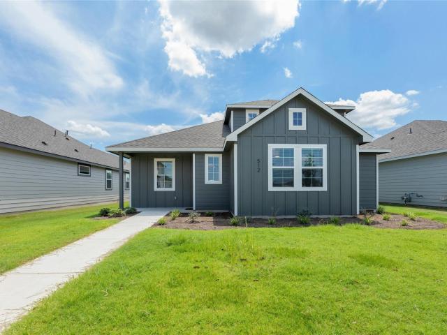 512 Clearlake Dr