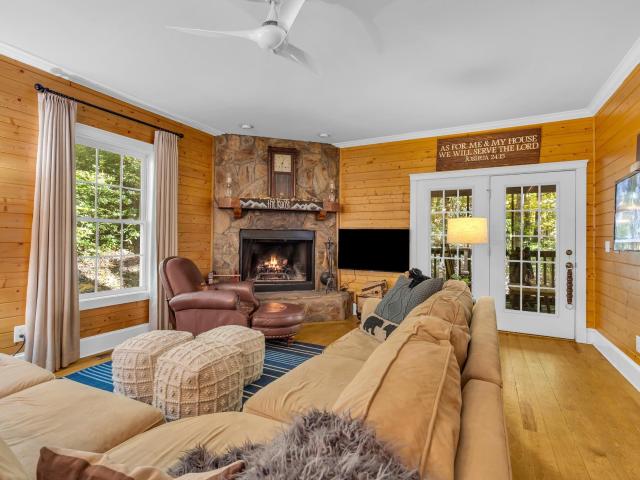 512 Cliff Ridge Drive