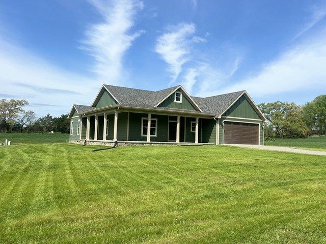 512 Cliffside Dr, Russell Springs, KY 42642