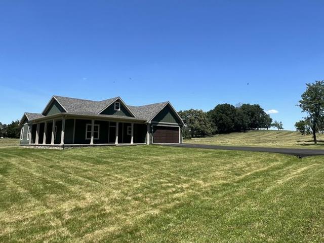 512 Cliffside Dr, Russell Springs, KY 42642