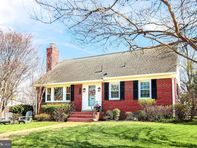 512 Crestwood Dr, Alexandria, VA 22302
