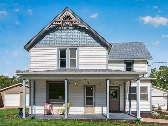 512 Broadway St S, Jordan, MN 55352