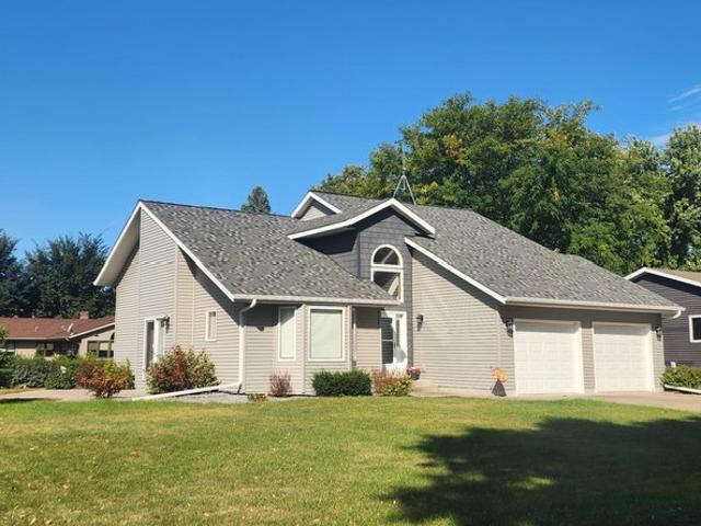 512 Galles Dr, Redwood Falls, MN 56283