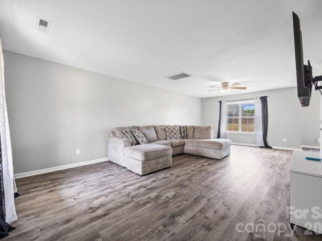 512 Gentle Breeze Lane