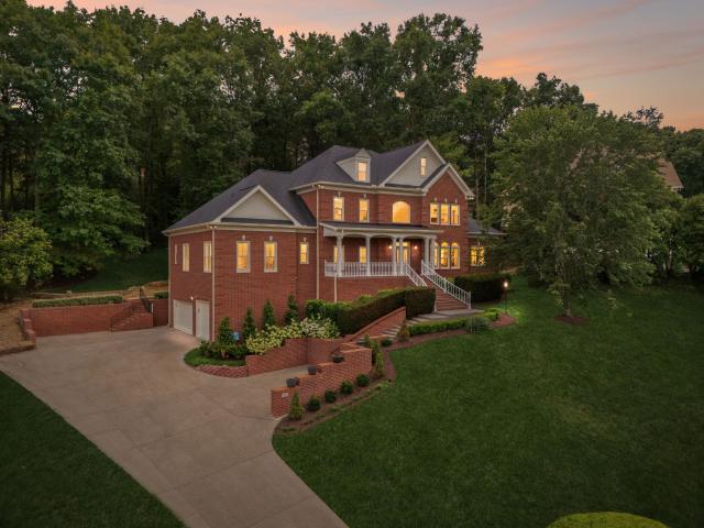 512 Grand Oaks Dr