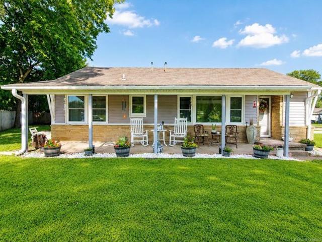 512 E 16th St, Okmulgee, OK 74447