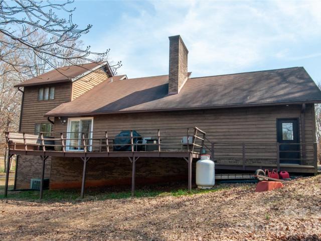 512 Forest Ln, Yadkinville, NC 27055 | MLS #4353