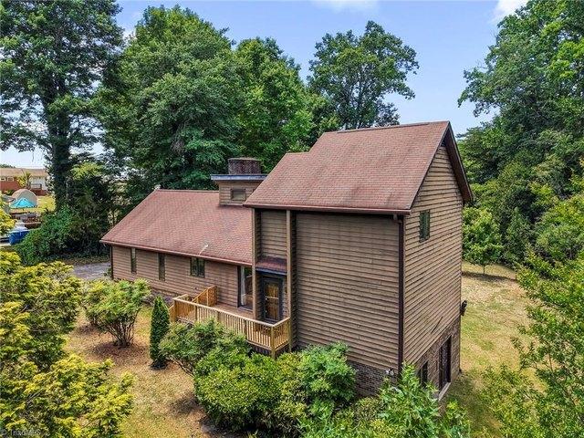 512 Forest Ln, Yadkinville, NC 27055