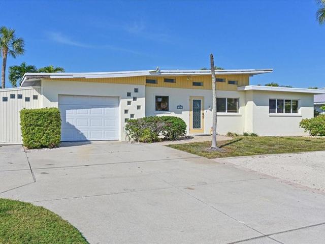 512 Key Royale Dr, Holmes Beach, FL 34217