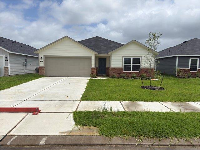 512 Oak Chase Ave, Dayton, TX 77535