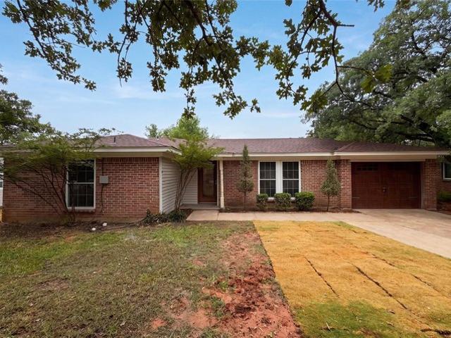 512 Lake Crest Pkwy, Azle, TX 76020